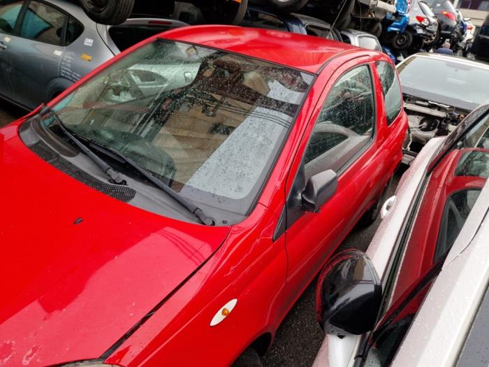 Toyota Yaris 1.4 D-4D Salvage vehicle (2005, Red) Binckhorst BV