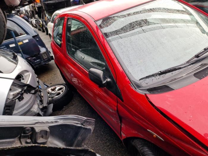 Toyota Yaris 1.4 D-4D Salvage vehicle (2005, Red) Binckhorst BV