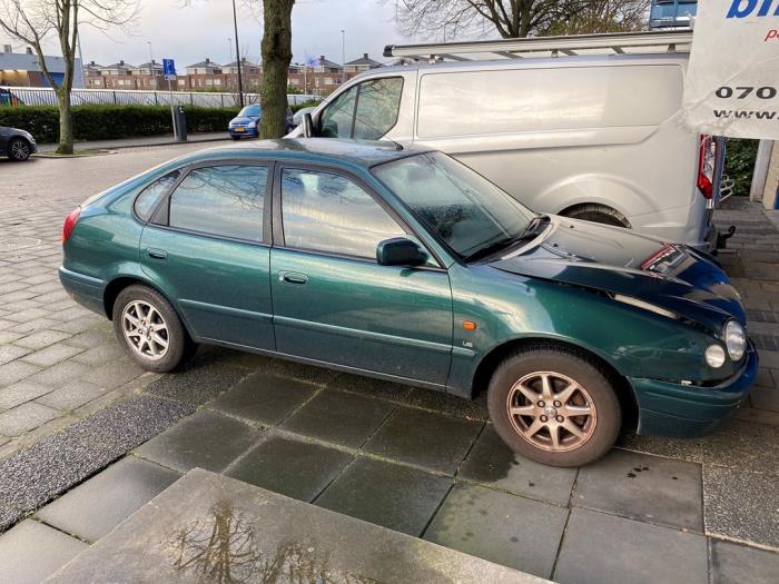 Toyota Corolla 1.6 16V Salvage vehicle (1999, Green)