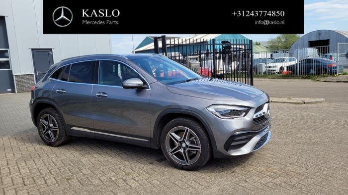 Mercedes GLA 1.3 180 Turbo 16V Salvage vehicle (2021, Metallic, Gray)