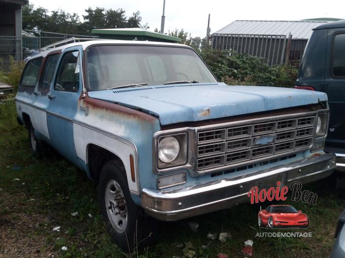 Chevrolet Suburban Salvage vehicle (1975, Blue, White)