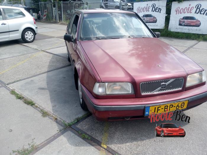 Volvo 440 1.8 i DL/GLE Voiture accidentée (1994, Rouge)