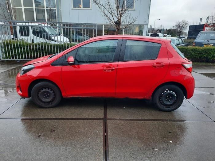 Toyota Yaris III 1.0 12V VVT-i Salvage vehicle (2019, Red)