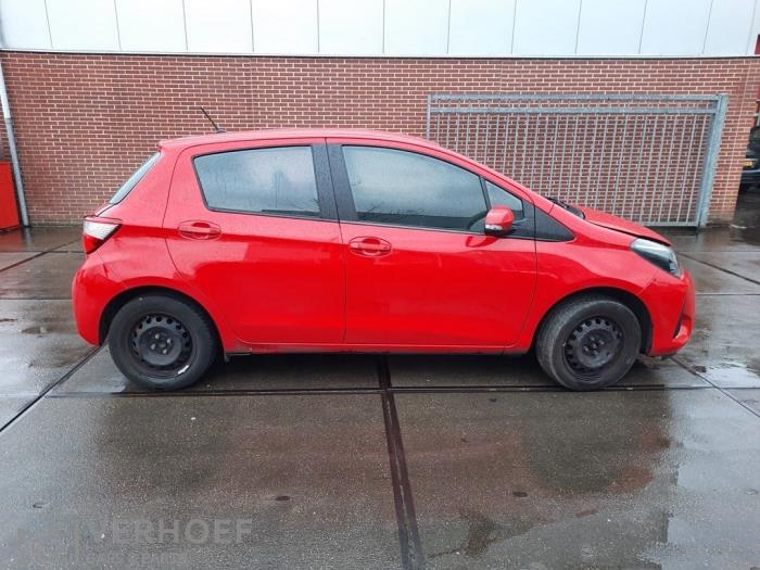 Toyota Yaris III 1.0 12V VVT-i Salvage vehicle (2019, Red)