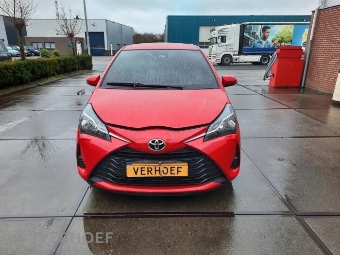 Toyota Yaris III 1.0 12V VVT-i Salvage vehicle (2019, Red)