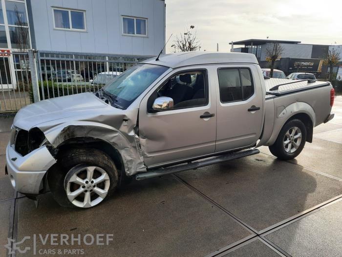Nissan Navara 2.5 dCi 16V 4x4 Salvage vehicle (2007, Gray)