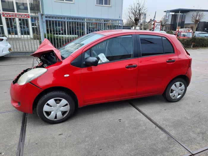 Toyota Yaris II 1.0 12V VVT-i Salvage vehicle (2008, Red)