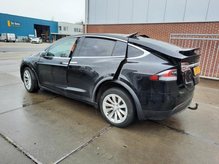 Tesla Model X 75D Salvage vehicle (2018, Black)