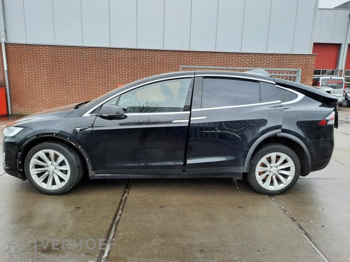 Tesla Model X 75D Salvage vehicle (2018, Black)