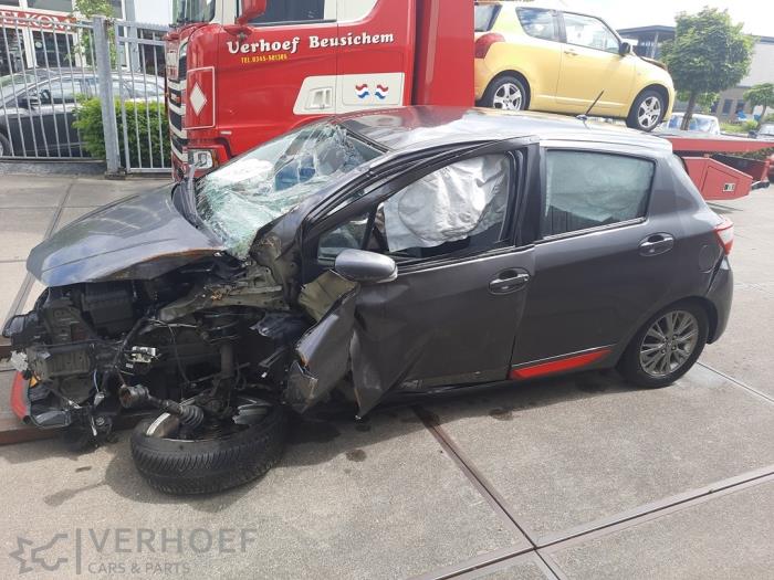 Toyota Yaris III 1.5 16V Dual VVT-iE Salvage vehicle (2017, Gray)