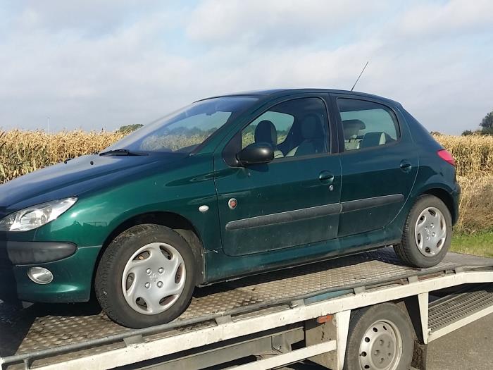 Peugeot 206 1.6 16V Salvage vehicle (2001, Green) Jansen van Beek