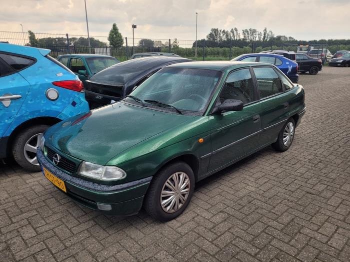 Opel Astra F 1.6i Salvage vehicle (1998, Green) Jansen van Beek