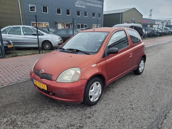 Toyota Yaris 1.3 16V VVT-i Salvage vehicle (2001, Red)