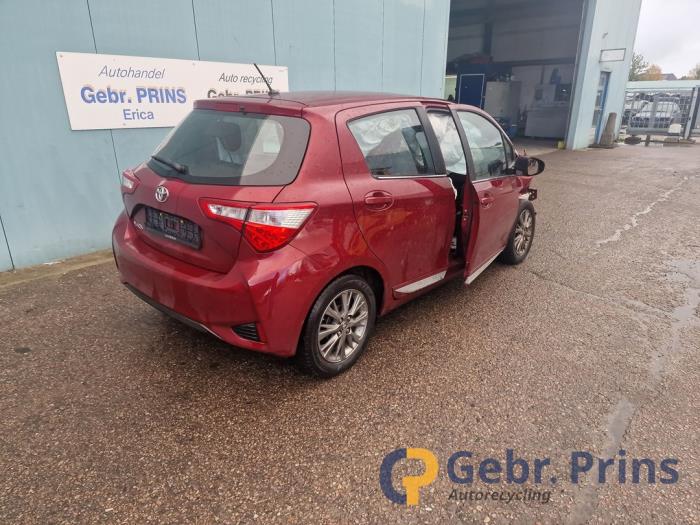 Toyota Yaris III 1.5 16V Dual VVT-iE Épave (2017, Rouge)