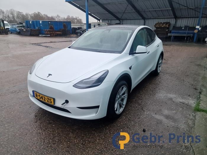 Tesla Model Y RWD Salvage vehicle (2022, White)