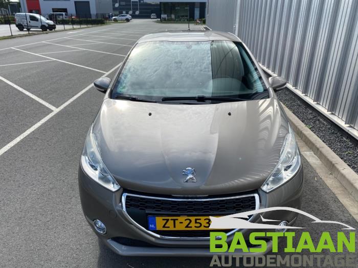 Peugeot 208 I 1.4 16V Schrottauto (2012, Grau)