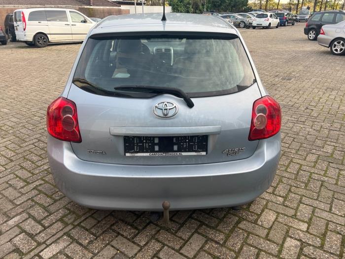 Toyota Auris 2.2 D-CAT 16V Samochód złomowany (2009, Niebieski)