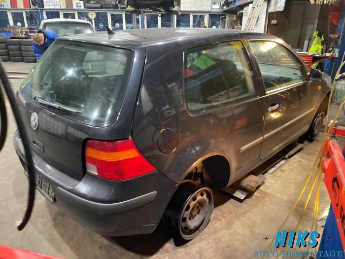 Volkswagen Golf IV 1.4 16V Salvage vehicle (1998, Black)
