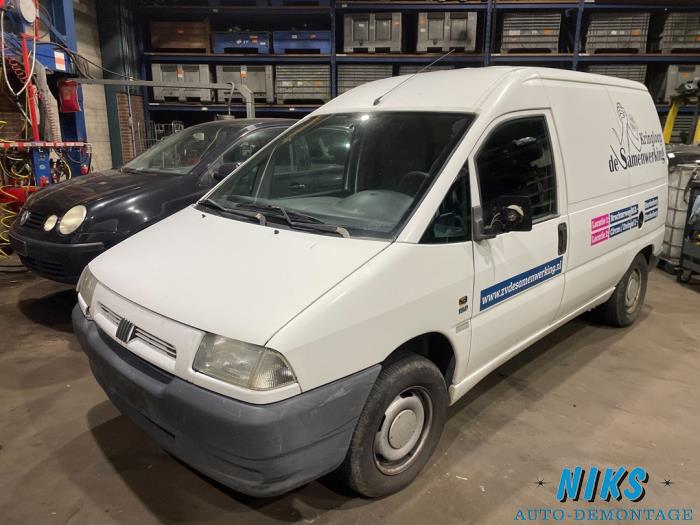 Fiat Scudo 1.9 D Épave (1997, Granit) Niks autodemontage