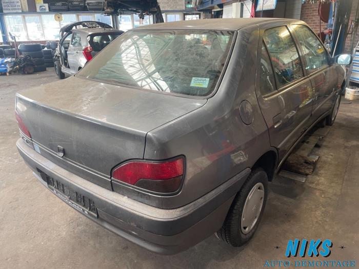 Peugeot 306 1.4 SL,SR Kat. Épave (1995, Gris) Niks autodemontage