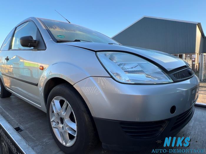 Ford Fiesta 5 1.25 16V Épave (2003, Gris) Niks autodemontage