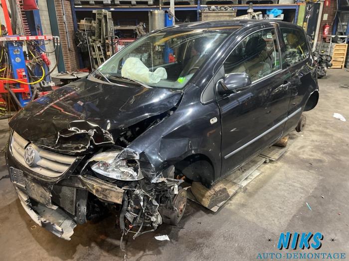 Volkswagen Fox 1.4 16V Salvage vehicle (2006, Black)