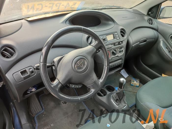 Toyota Yaris 1.3 16V VVT-i Schrottauto (2004, Blau)