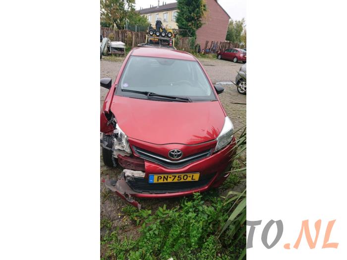 Toyota Yaris III 1.33 16V Dual VVT-I Damaged vehicle (2012, Red)