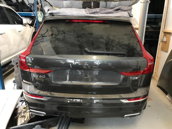 Volvo XC60 II 2.0 T5 16V AWD Salvage vehicle (2018, Gray)