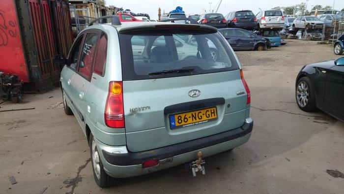 Hyundai Matrix 1.6 16V Salvage vehicle (2003, Green)