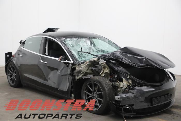 Tesla Model 3 Long Range 72kWh Salvage vehicle (2019, Black)