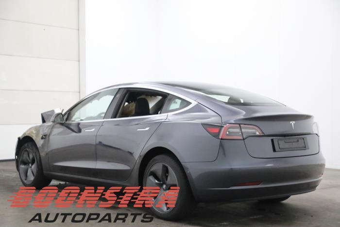 Tesla Model 3 Long Range 72kWh Salvage vehicle (2019, Gray)
