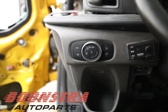 Ford Transit Custom 2.0 TDCi 16V Eco Blue 130 Vehículo de desguace ...