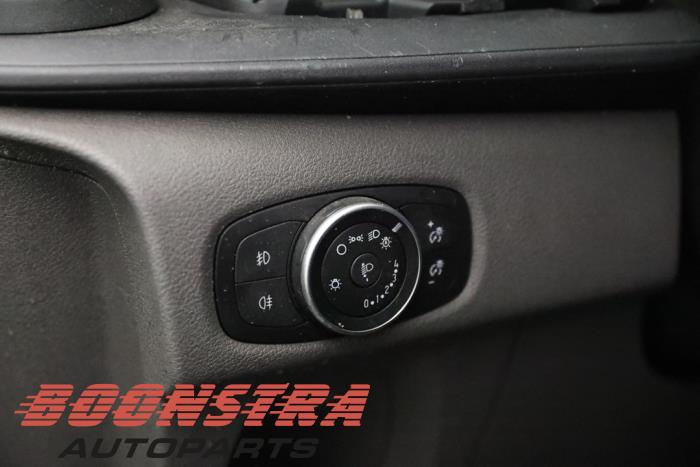 Ford Transit Custom 2.0 TDCi 16V Eco Blue 130 Vehículo de desguace ...