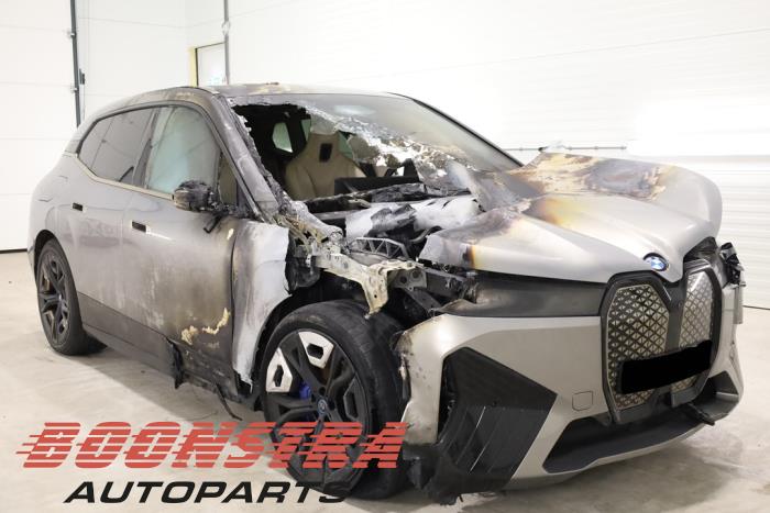 BMW iX xDrive 40 77 kWh Salvage vehicle (2023, Gray)
