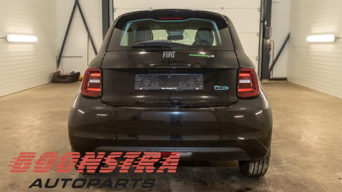 Fiat 500e 42 kWh 3+1 Salvage vehicle (2023, Black)