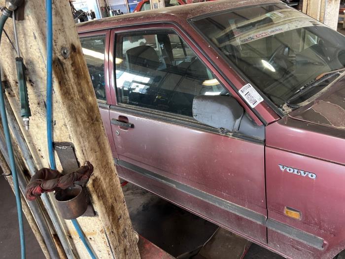 Volvo 740 Estate 2.3i Salvage vehicle (1990, Red)