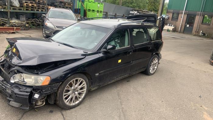 Volvo V70 2.4 D5 20V Salvage vehicle (2004)