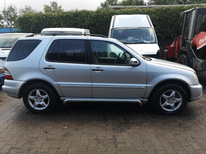 Mercedes ML I 400 4.0 CDI V8 32V Salvage vehicle (2002, Gray)