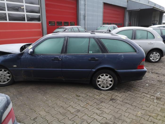 Mercedes C Combi 1.8 C180T 16V Vehículo de desguace (1998, Azul)