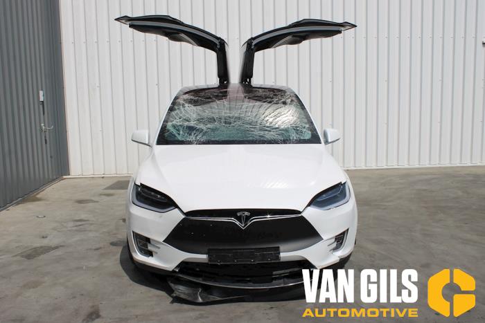 Tesla Model X 90D Salvage vehicle (2017, White)