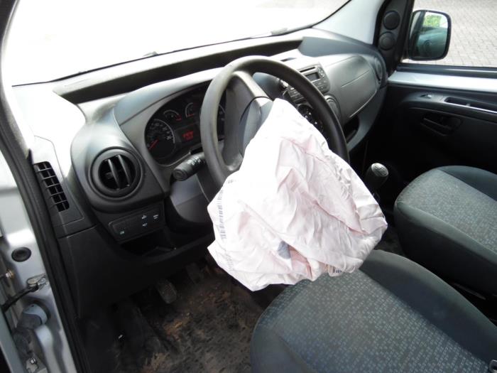 Citroen Nemo 1.3 HDi 75 Épave (2011, Gris)