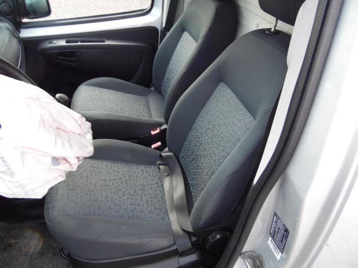 Citroen Nemo 1.3 HDi 75 Épave (2011, Gris)