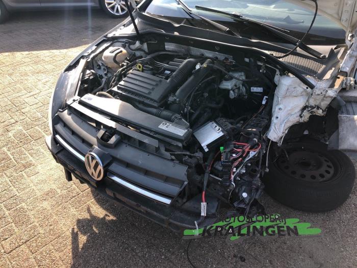 Volkswagen Golf VII 1.2 TSI 16V Voiture accidentée (2013, Blanc)