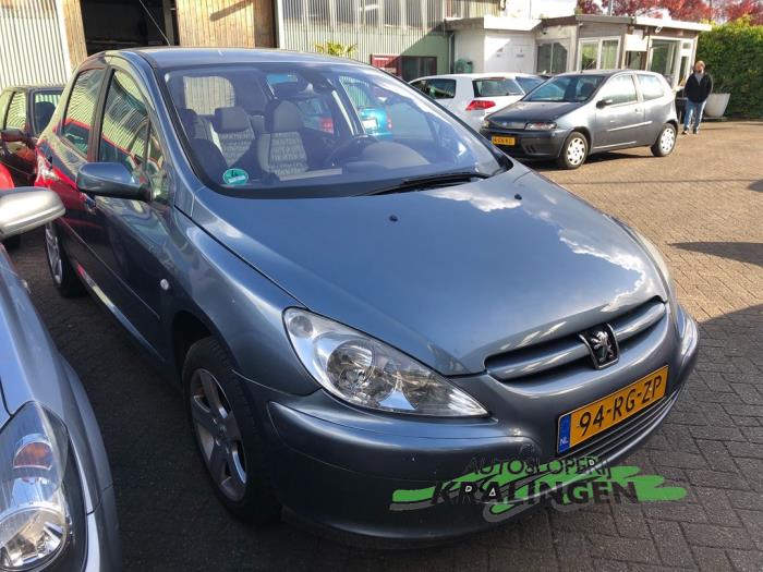 Peugeot 307 1.6 16V Samochód złomowany (2005, Szary) Peugeot 307 1.6 16V Samochód złomowany (2005, Szary)