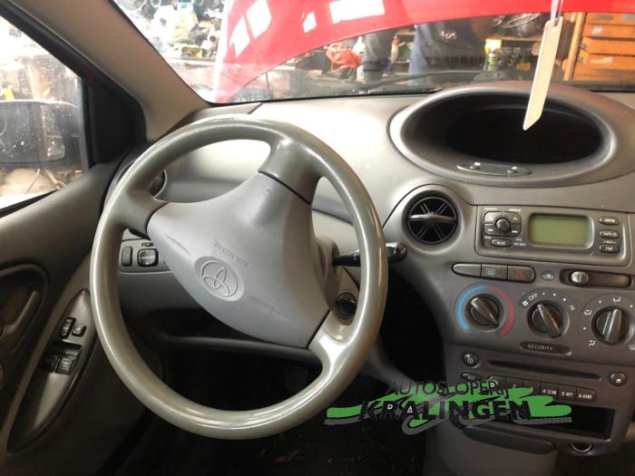 Toyota Yaris 1.3 16V VVT-i Salvage vehicle (2000, Red)