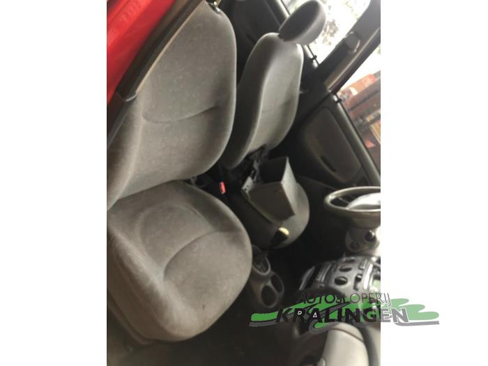 Toyota Yaris 1.3 16V VVT-i Salvage vehicle (2000, Red)