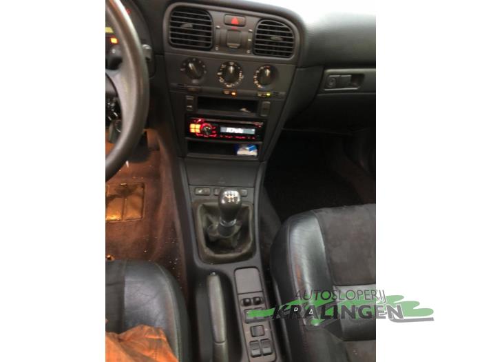 Volvo V40 1.8 16V Occasion (1999, Brown)