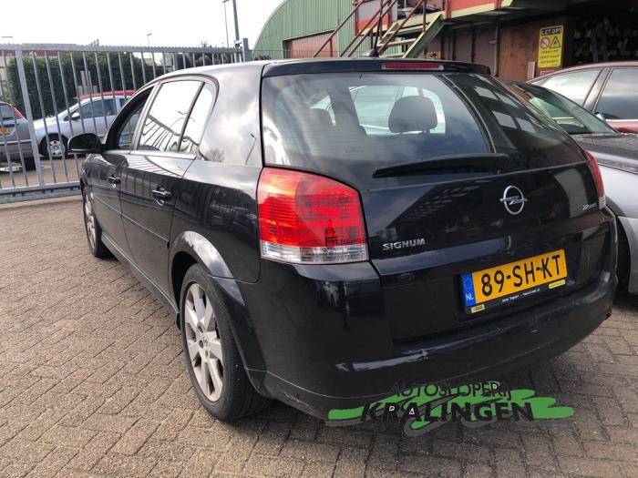 Opel Signum 2.2 direct 16V Voiture accidentée (2006, Noir)
