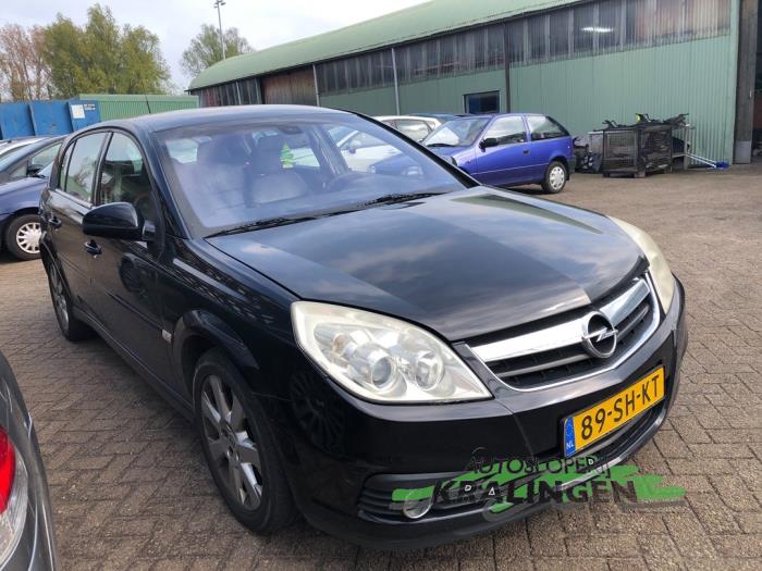 Opel Signum 2.2 direct 16V Voiture accidentée (2006, Noir)